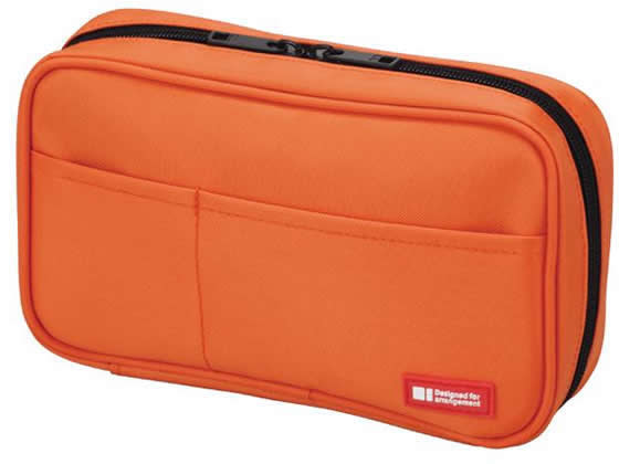 【仕様】本のページのように取り付けられたペンホルダーに筆記具を並べて収納出来るので、使用したいものがすぐに見つかります。ペンケースを開いた左側にメッシュポケットが1個、ペンホルダーの裏側に小型メッシュポケットが3個付いた大容量タイプ。外側に...