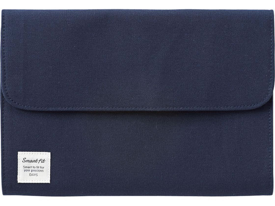 【商品説明】●トラベルシーン：パスポート、航空チケット、マップなどの収納に。●通院シーン：おくすり手帳、母子手帳、診察券などの収納に。【仕様】●色：ネイビー●外寸法：縦170×横250×厚さ15mm●材質：本体／コットン・ポリエステル●12...