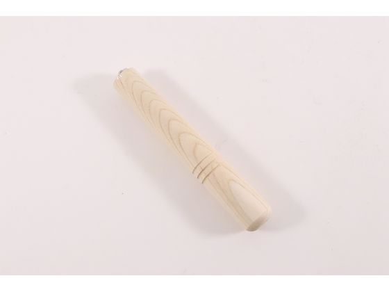 【商品説明】KOシリーズ雪平鍋用木柄。交換用。【仕様】●サイズ（約）：全長180mm●素材・材質：天然木●日本製【備考】※メーカーの都合により、パッケージ・仕様等は予告なく変更になる場合がございます。【検索用キーワード】本間製作所　ほんませ...