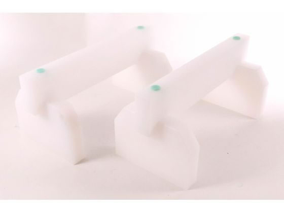 【商品説明】まな板用足まな板用足プラスチック製。【仕様】●サイズ：外寸長さ×350×高さ160mm●材質：プラスチック●生産地：日本【備考】※メーカーの都合により、パッケージ・仕様等は予告なく変更になる場合がございます。【検索用キーワード】...