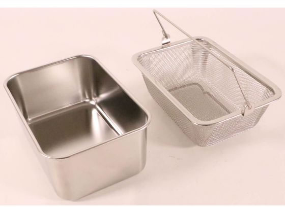 【商品説明】手軽に豆腐の水切りができます【仕様】●サイズ：外寸幅×奥行×高さmm：162×110×高さ85●材質：18−8ステンレス●生産地：燕三条【備考】※メーカーの都合により、パッケージ・仕様等は予告なく変更になる場合がございます。【検...