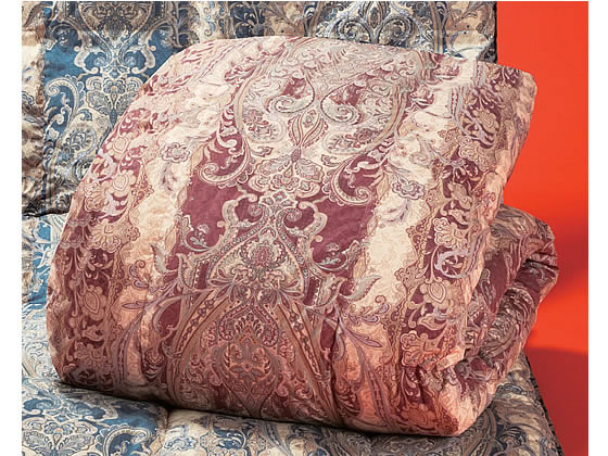 【商品説明】信頼の証、エクセルゴールドラベル付きでかさ高があり、ふんわり暖かなおすすめの羽毛布団です。ピーチスキン加工で側生地は柔らかな肌ざわり。圧縮された羽毛を本来の品質に復元するパワー加工済。「立体キルト加工」：約10cm移動防止立体キ...