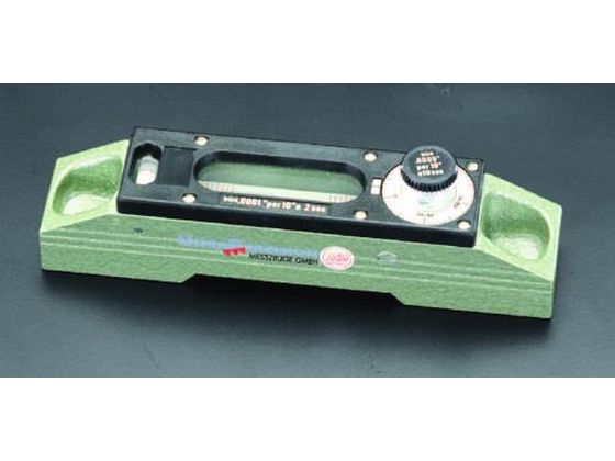 【仕様】●測定範囲：0〜±5mm／m●最小目盛：0．05mm／m●フレームは鋳鋼製●木箱入●感度：0．01mm／m●全長：300mm【備考】※メーカーの都合により、パッケージ・仕様等は予告なく変更になる場合がございます。【検索用キーワード】...