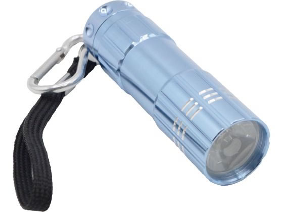 【商品説明】全長9cmで手のひらに収まるコンパクトライト災害リュックやポケットに入れるのに最適なサイズ単4形アルカリ電池3個で使用できるので充電などせずにすぐに使える【仕様】●カラー：ライトブルー●材質：本体／アルミニウム、スイッチ／ゴム、...