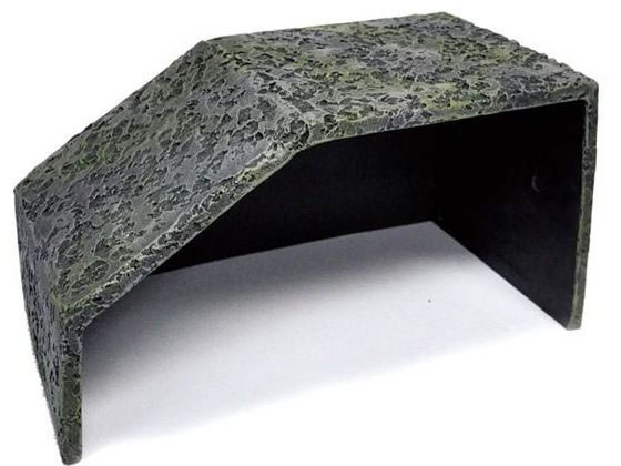 【商品説明】爬虫類や両生類の日光浴や隠れ家になるオーナメントです。生体が登りやすい形状です。【仕様】●材質：ポリレジン●サイズ：幅305×奥行165×高さ（後）165・（前）70mm●重量：約1．8kg【備考】※メーカーの都合により、パッケ...