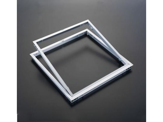 【仕様】●サイズ（mm）…465×465●枠の幅…30mm●材質…外枠・内枠：アルミ合金押出形材　金具：溶融亜鉛メッキ鋼板●入数…1個●支持金具付属●スライドロック機構●450mm角【備考】※メーカーの都合により、パッケージ・仕様等は予告な...