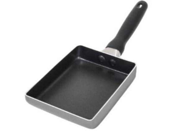【商品説明】内面は三層構造ふっ素樹脂。こびりつきにくさと高い耐久性を実現。リベットにもふっ素樹脂加工。こびりつきにくく、お手入れ簡単。熱くなりにくいハンドルは心地よく握りやすいデザイン。全ての熱源に対応。角の丸い金属ヘラOK。【仕様】●カラ...