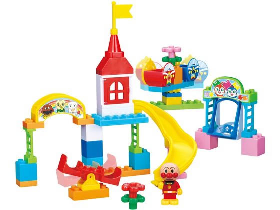 【商品説明】シーソーやブランコ、回転する遊具、カーブする大きなすべり台などお子さまがワクワクするような公園を作ることのできる遊具を作って遊べるブロックセットです。アーチや色々な遊具を組み替えてつなげると、ダイナミックな空間の公園も作ることが...