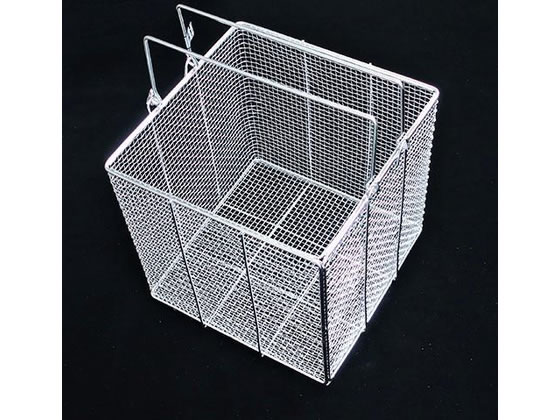 【仕様】●サイズ（mm）…250×250×250（H）●重量…985g●目開…5mm●メッシュ…4●線径…0．8mm●材質…ステンレス（18−8）●ハンドルは折りたたみ式【備考】※メーカーの都合により、パッケージ・仕様等は予告なく変更になる...