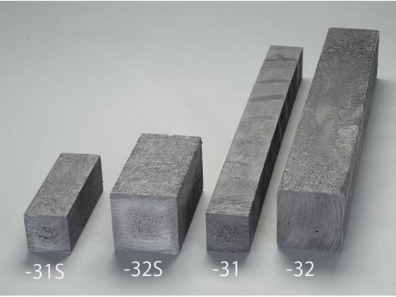 【仕様】●サイズ…100×100×1000（L）mm●重量…9kg●耐荷重…約30t●材質…廃プラスチック●公差…±約5mm●100％廃プラスチックを使用しています。●耐久性・耐薬品性に優れています。●耐荷重は角材全面で荷重を受けた場合の参...