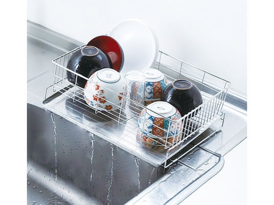 【商品説明】●トレーに絶妙な傾斜をつけているため、洗い終わった食器の水滴が自動でシンクへ流れる構造です。水が溜まらないので、気になるヌメリや水垢の発生を抑え、お掃除の手間を劇的に減らします。●水回りに最適な、耐久性に優れたステンレス素材を採...