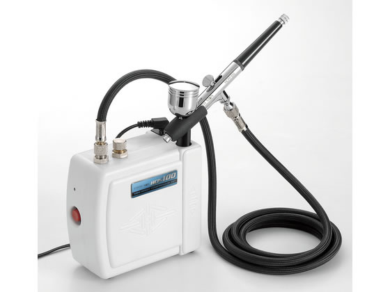 【商品説明】エアブラシがすぐに使えるお得なセットエアブラシは使いやすいダブルアクションタイプ保管や持ち運びに便利な収納バッグ付筆や刷毛ではむずかしい、ぼかしやグラデーションなども表現可能【仕様】【セット内容】●ミニホビーコンプレッサー本体●...