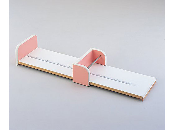 【商品説明】●測定用ボードを動かすことで容易に身長測定ができます。【仕様】●測定範囲（cm）：0〜90●最小目盛：1mm●材質：ポリ合板・ソフトエッジ仕上げ●サイズ：290×1065×160mm●重量：4kg●型番：BS−B【検索用キーワー...