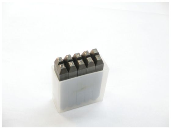 【仕様】●型番：SKB-80●入数：1S●寸法（mm）：8．0●セット内容（本）：10●数字の6と9は兼用できますので、9を除き「・」を入れ10本セットとしました【備考】※メーカーの都合により、パッケージ・仕様等は予告なく変更になる場合がご...