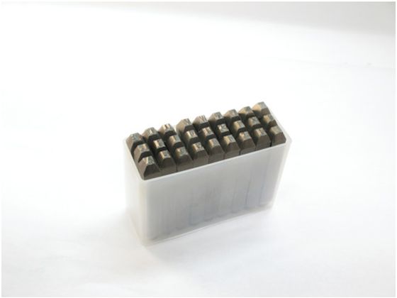 【仕様】●型番：SKC-50●入数：1S●寸法（mm）：5．0●セット内容（本）：27●A〜Z、−【備考】※メーカーの都合により、パッケージ・仕様等は予告なく変更になる場合がございます。【検索用キーワード】TRUSCO逆英字刻印セット5mm...