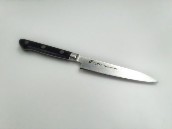 【商品説明】さびに強く耐久性に優れたモリブデン鋼。ナイフシリーズ耐熱120℃の特殊樹脂ハンドル。食器洗浄機・温風殺菌OK（100℃以下の設定）。【仕様】●外寸：228mm●重量：75g●厚み：背2．0mm●材質1：モリブデン鋼●材質2：特殊...