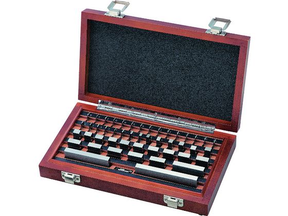 【商品説明】●コストパフォーマンス抜群のブロックゲージセットです。●JIS1級相当品です。【仕様】●型番：GBS1-32●入数：1S●メーカーコード：150806　●組数（個組）：32　●等級（級）：1相当　●幅（mm）：118　●高さ（m...