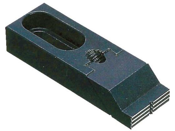 【商品説明】●薄物板のクランプに使用します。【仕様】●型番：TC-3CS●長さ（mm）：135●適合ボルト：M14、16●幅（mm）：40●高さ（mm）：30●口高（mm）：14．0●平面用（切削面）●スチール（S45C）●処理：焼き入れ（...