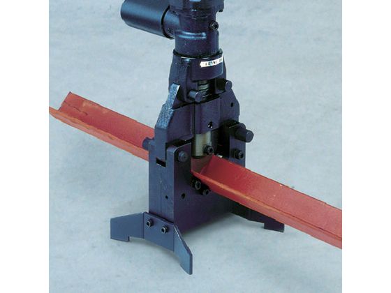 【仕様】●型番：IS-A50C●最大加工能力：L50×50×t4（SUS304）・t6（SS400）●寸法（mm）：W162×L150×H246●品名：アングルカッター【備考】※メーカーの都合により、パッケージ・仕様等は予告なく変更になる場...