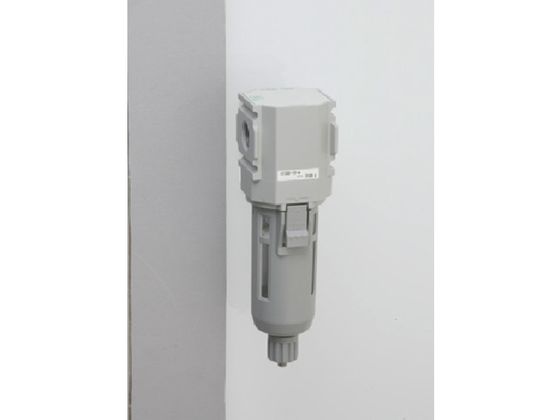 【商品説明】●空気配管中のダストを除去します。【仕様】●型番：F2000-10-W●ろ過精度（μm）：5　●使用圧力（MPa）：1　●処理空気流量（［［M3］］／min）：1．7　●接続口径：Rc3／8　●全長（mm）：169．5　●使用流...