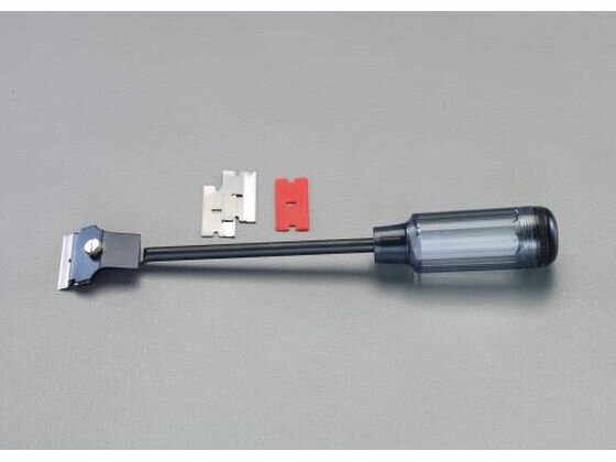 【仕様】●全長：280mm●刃幅：40mm●材質：本体：スチール、ハンドル：樹脂●刃が交換式なので長く使えます。●ステッカーはがし等に最適な刃形状です。●付属品：スチール刃×3枚、プラスチック刃×1枚（ハンドル内に収納可能）【備考】※メーカ...