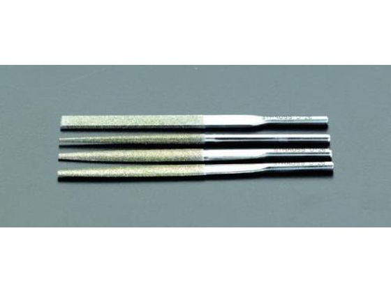 【仕様】●全長：85mm●コーティング長：45mm●ハンドル：EA826VM−0（別売）●シャンク部：丸柄●軸径：3mm●形状：燕尾（4．7×2．3mm）●粒度：＃140【備考】※メーカーの都合により、パッケージ・仕様等は予告なく変更になる...