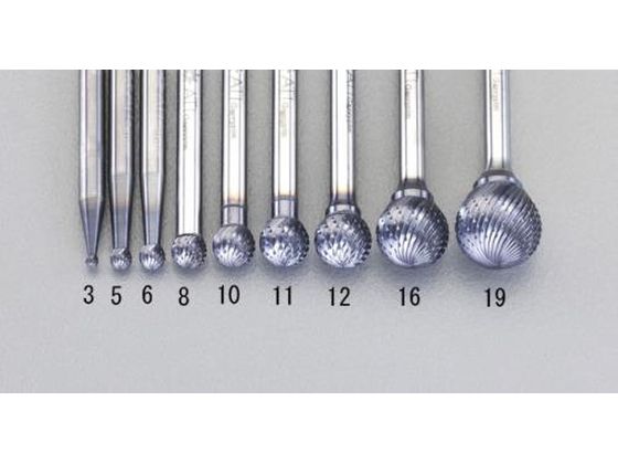 【仕様】●軸径：6mm●刃径×刃長×全長：5×4．7×50mm●材質：タングステンカーバイト、TiAINコーティング●適合材質：一般鋼、ニッケル、銅、銅合金、チタン、鋳鉄、ステンレス鋼、鍛鋼【備考】※メーカーの都合により、パッケージ・仕様等...
