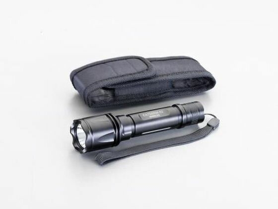 【仕様】●光源：LED球●使用電池：CR123A×2本（別売）●照射パターン：点灯、SOS点滅●明るさ：240ルーメン（強）、120ルーメン（中）、5〜10ルーメン（弱）、240ルーメン（SOS点滅）●照射距離：200m（強）●電池寿命：6...