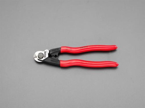【仕様】●メーカー：KNIPEX（クニペックス）●型番：9561190●切断能力：スチールワイヤー：φ5mm中硬線：φ4mmピアノ線：φ2．5mm銅・アルミケーブル：φ7mm●材質：オイル焼入れ焼き戻し処理がされたクロムバナジウム鋼●仕上げ...