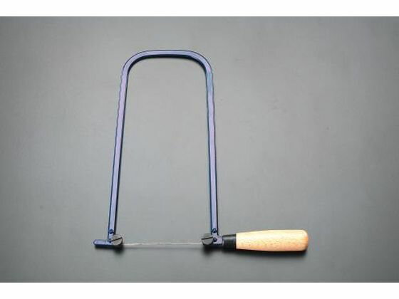 【仕様】●材質：ハンドル：木、フレーム：スチール●全長：315mm●深さ：290mm●総重量：344g●付属品：糸鋸刃（1本）●替糸鋸刃：130mm用ブレード（EA522VC−1〜−12）●用途：木や骨、プラスチック等の薄い物の細かい作業を...