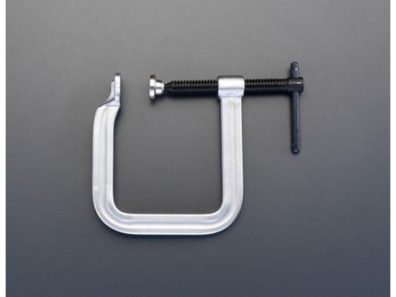【仕様】●材質：炭素鋼、ニッケルクロムメッキ●クランプ範囲：0〜50mm●口奥行（口の深さ）：100mm●フレーム幅×厚み：19．5×9．5mm●荷重：600kg●重量：560g●口の深さの大きい深型タイプ●スイベルヘッド付●クランプ部のパ...