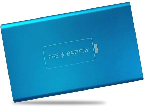 【商品説明】USB変換アダプターがあれば、家庭用電源からも充電できます。持ち運び簡単なので、いざと言う時に便利です。【仕様】●サイズ：約11×6．8×1cm●容量：4000mAH／3．7V●USB出力ポート：1個5V／1．2A（最大）●US...