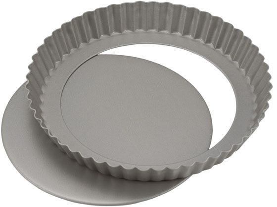 【商品説明】●焼いた生地を取り外し易い、底取れタイプのタルト皿です。【仕様】●本体サイズ：180×180×26mm●重量：150g●材質：本体／鉄（ふっ素樹脂塗膜加工）【備考】※メーカーの都合により、パッケージ・仕様等は予告なく変更になる場...