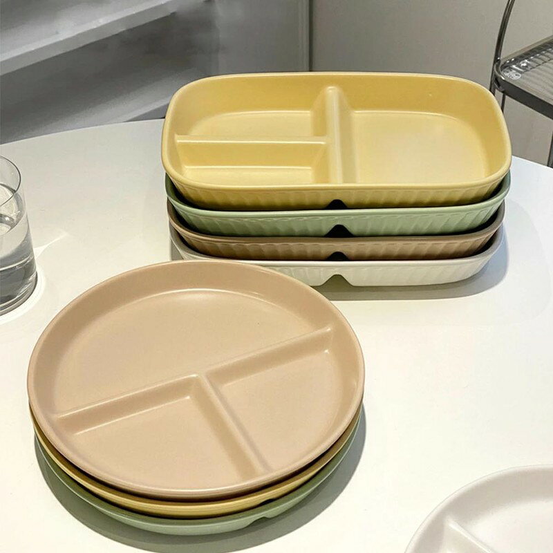 ■ 特徴3つの仕切りでおかずが混ざらず、朝昼晩のワンプレートに。洗い物が減らせる。■ 材質磁器■ お手入れ電子レンジ・食器洗い機対応