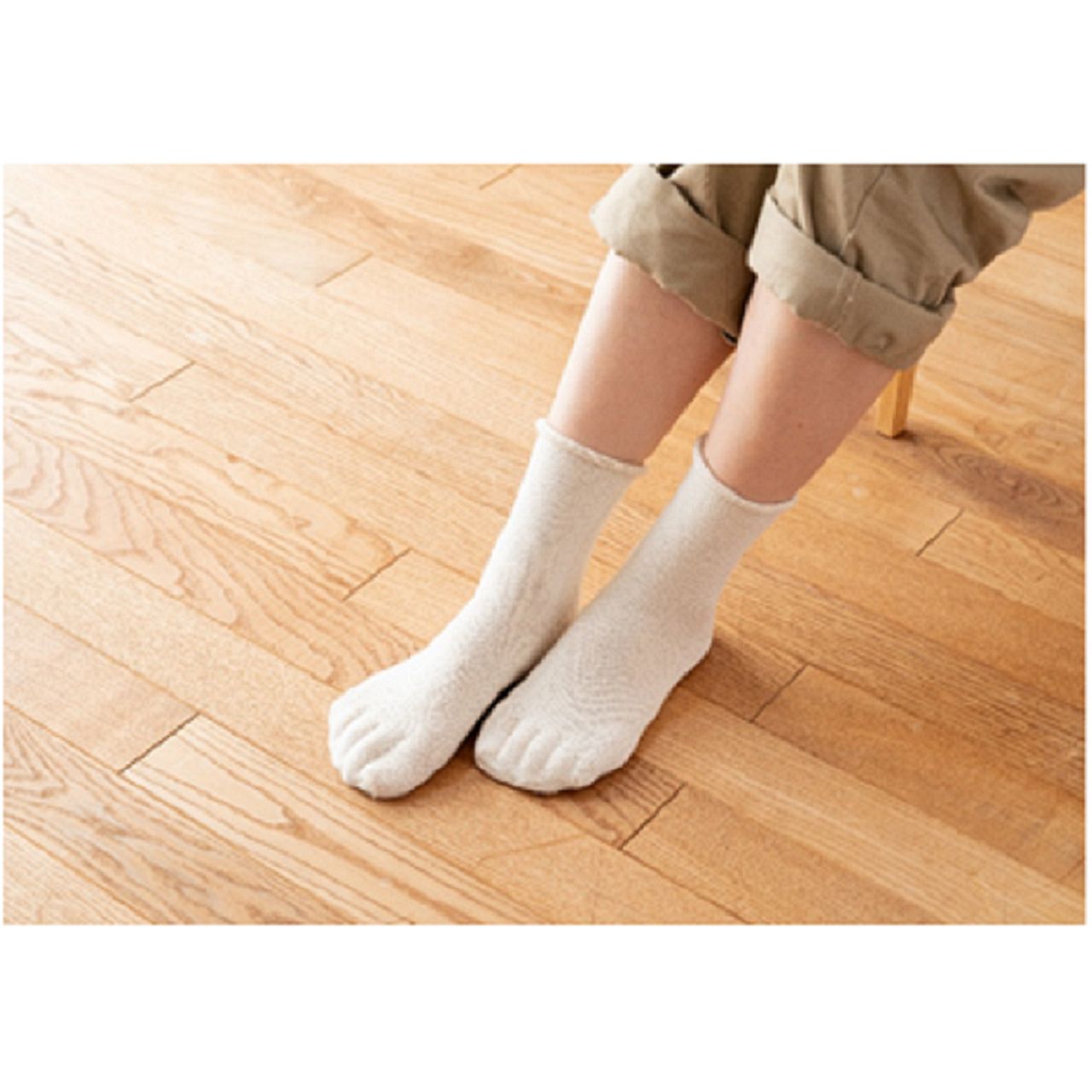 肌に当たる部分が絹糸です。 ○高品質シルク絹紡糸を採用 ○優れた吸湿性・放湿性・保湿性 商品仕様 本体サイズ(幅)95 × (奥行)2 × (高さ)26cm 本体重量約43g JANコード4940462400214 生産国日本