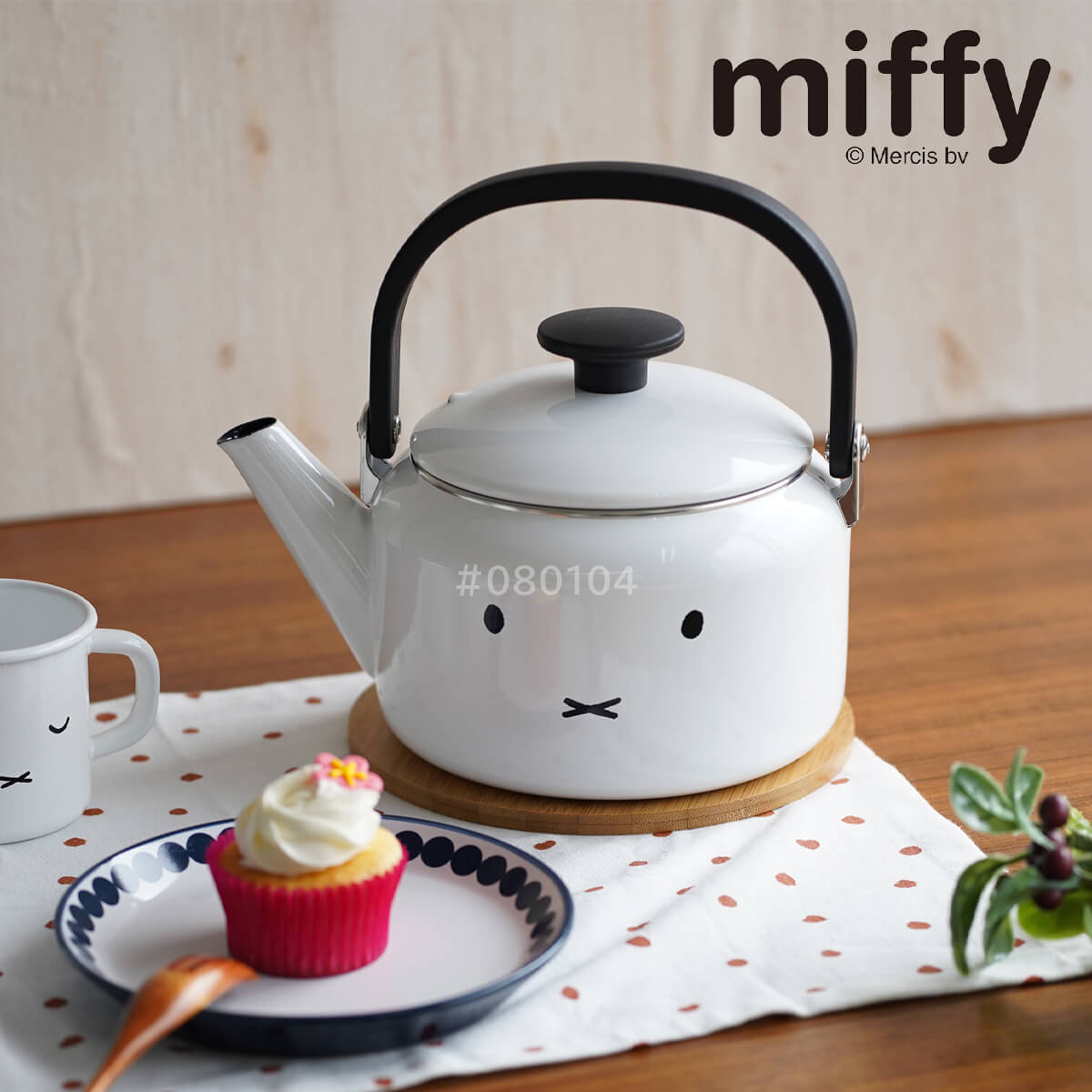 商品名 ミッフィーフェイスケトル2L メーカー アピデ ブランド ミッフィーフェイス カラー [ ホワイト](全1色) 素材 本体：ほうろう用鋼板・表面加工：ほうろう・つまみ・ハンドル：フェノール樹脂 生産地 タイ サイズ 225mm×16...