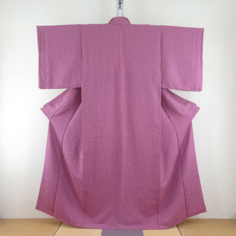 商品コードki5680AB アイテム色無地 対象レディース カラー 赤紫 x ダークピンク 品質表示正絹 サイズ 身丈(肩から)：157cm裄丈：62.5cm袖丈：49cm前幅：25cm後幅：30cm 保証期間初期不良（到着から1週間）のみ...