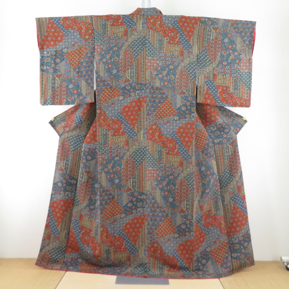 商品コードki7399AB アイテム小紋 対象レディース カラー 紺色 x オレンジ色 品質表示正絹 サイズ 身丈(肩から)：161cm裄丈：64cm袖丈：52cm前幅：24cm後幅：30cm 保証期間初期不良（到着から1週間）のみ 商品状...