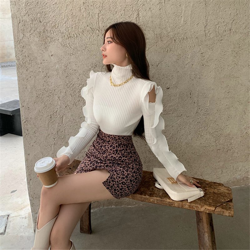 フリルトップス肩開きフリルトップス♡フェミニンセクシーなトップス♪セクシーになり過ぎず使いやすい◎【カラー】ブラック、ホワイト、ベージュ【サイズ】ワンサイズ着丈60cm　バスト75cm　肩幅38cm　袖丈60cm注：手動測定に...