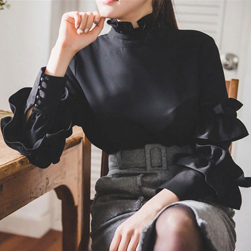 フリルスリーブトップスシックなデザインのプルオーバー♡クラシカルな雰囲気に背中開きも上品◎【カラー】ブラック、ホワイト【サイズ】S、M、L、XL S 着丈57cm　バスト86cm　肩幅36cm　袖丈56cmM 着丈58cm　バ...