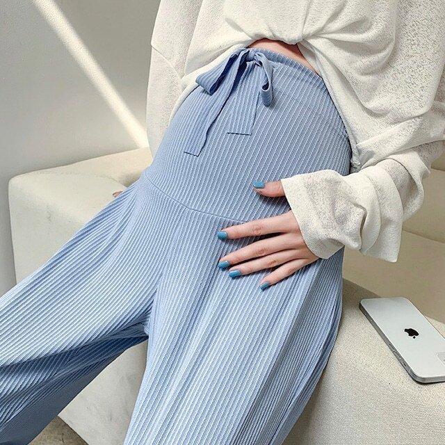 ♡暑い季節にぴったりなマタニティパンツ♡冷んやり冷感素材リブワイドパンツ。ウエスト部分の調整はリボンを結ぶだけだから簡単楽ちん♡カラー展開豊富◎全6色ご用意しております＾＾【カラー】ベージュ、ブルー...