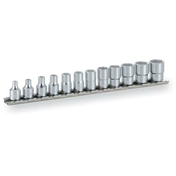 TONE(トネ)の一覧はこちら●差込角6.35mm(1/4inch)●6角●ミリ●Multiple●ボルト・ナットの締付け・緩め作業用。●ソケットの取り外しが容易なアルミタイプのソケットホルダで作業効率がアップします。ねじ穴付きで壁掛けやデ...