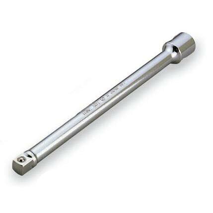 TONE(トネ)の一覧はこちら●差込角12.7mm(1/2inch)●出力角12.7mm(1/2inch)●差込角●構造用鋼●ラチェットハンドルに装着しソケット長を延長。●深くて狭い箇所の作業など、ハンドルが操作しにくい時、ソケットを延長さ...