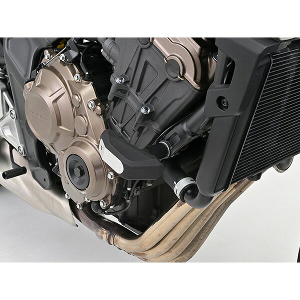 DAYTONA(デイトナ)の一覧はこちら樹脂製パッドが転倒時のダメージを吸収し、マシンへのダメージを緩和。流線形パッドとアルミプレートの組み合わせで機能とドレスアップ効果を両立します。【 意匠登録 No.D1762940 】【注意】※本商品...