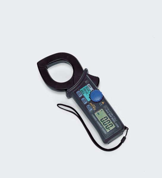 イチネンTASCO (タスコ)の一覧はこちら分類：電気計測器 ＞ クランプテスタ【特長】□データホールド、ピークホールド、オートパワーオフ（約10分）機能付。□周波数切替スイッチ付。□高性能シールドコアの採用により外部磁界の影響が極めて少な...