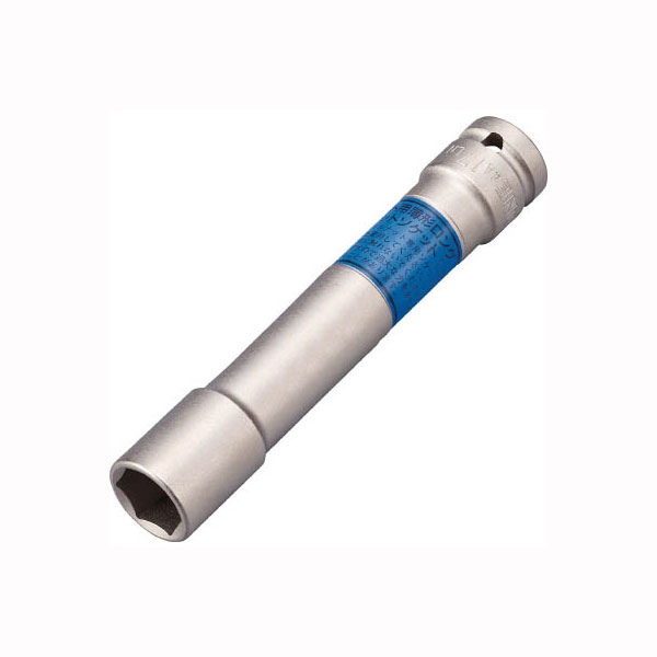 TONE(トネ)の一覧はこちら●差込角12.7mm(1/2inch)●二面幅17mm●6角●二面幅17mm●構造用鋼●足回り用。自動車用ホイールナットの締付け・緩め作業専用。●自動車用ホイールナットの着脱に適した薄形形状のソケットです。ゴム...