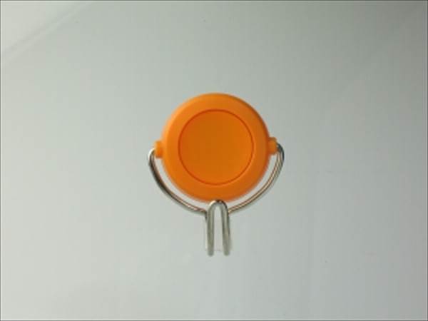 ソニックの一覧はこちら薄型でも安心。自在に動く可動フック。裏面は壁面の傷つきを防ぐ保護シートが付いています。●耐荷重：縦方向約3kg，垂直方向約2kg●外寸：縦58×横48mm●材質：ABS，再生POM，ネオジウム磁石，スチール●保護シート...