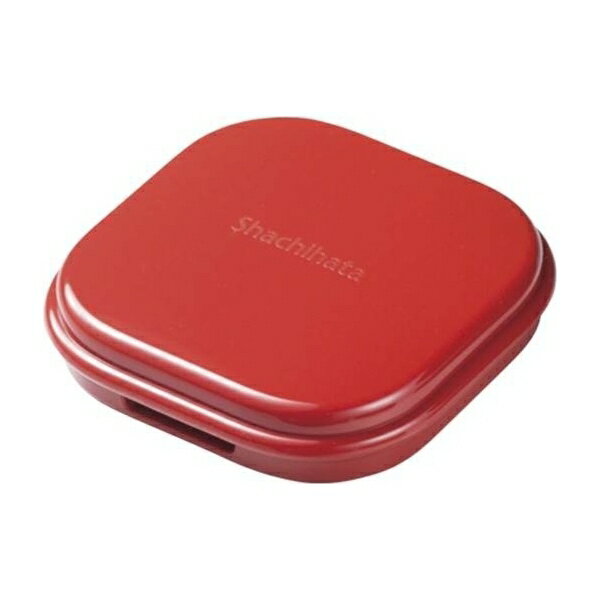 シヤチハタの一覧はこちらコンパクトながら丸印・角印の両方に対応。●規格：40号●盤面サイズ：縦40×横40mm●乾燥時間：約3秒●補充朱液：OQN－28●材質：蓋／枠／底＝再生PBT樹脂【品番】MQC-40-2【本体色】赤【入数】1個JAN...