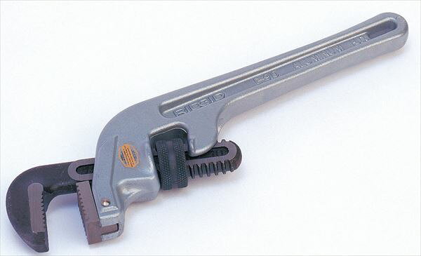 RIDGID(リジッド)の一覧はこちら平行に並ぶ隣接配管にも支障なく操作ができます。●長さ（in.・mm）：24・600●能力（in.・mm）：3・80●重量（kg）：2.2●狭い場所や頭上作業などに最適。●平行に並ぶ隣接配管にも支障なく操...