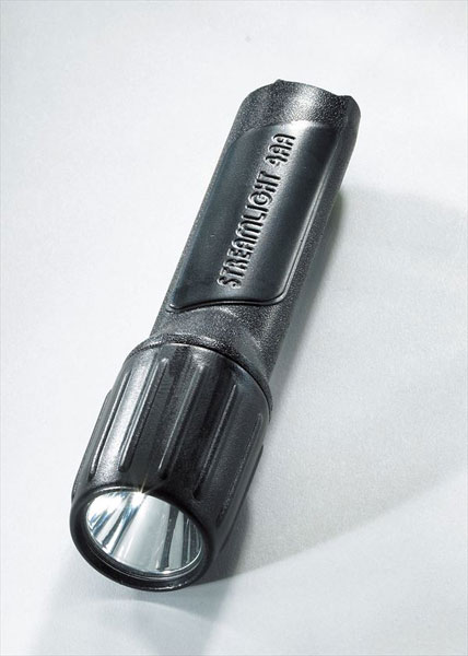 STREAMLIGHT(ストリームライト)の一覧はこちら●明るさ(ルーメン)：42●連続使用時間:約4時間●全長(mm)：178ん●質量(g)216(電池含む）●使用電池(付属)：単3アルカリ乾電池4本●1WスーパーLEDを採用した耐衝撃ポ...